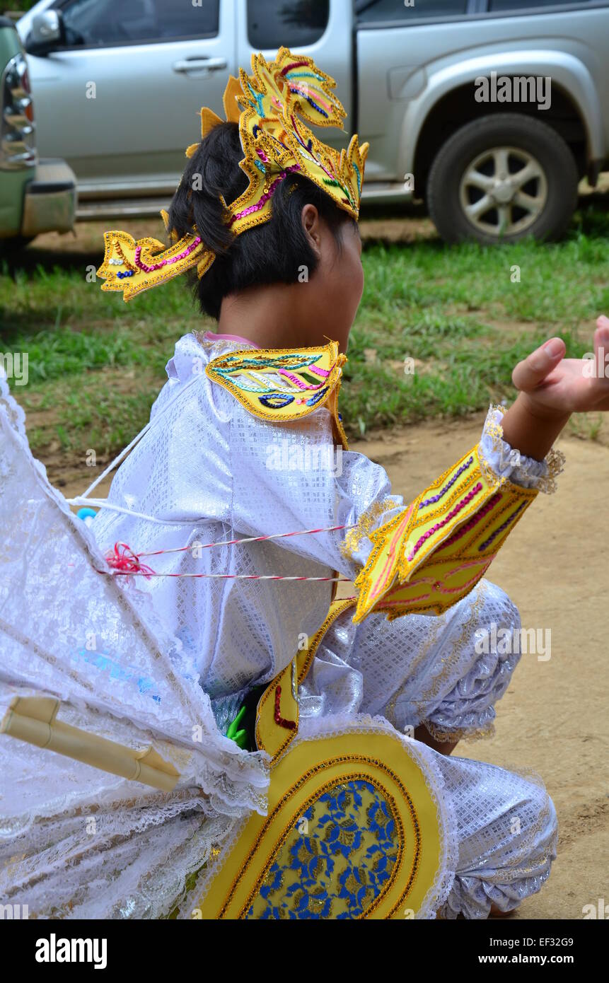 Children of Shan them show kinnari dance are culture and tradition of ...