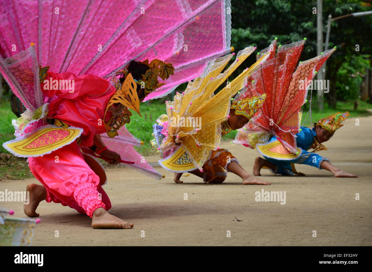 Children of Shan them show kinnari dance are culture and tradition of ...
