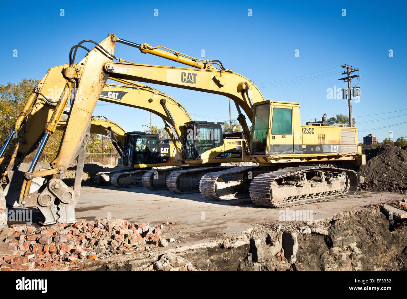 Caterpillar baufahrzeuge hi-res stock photography and images - Alamy