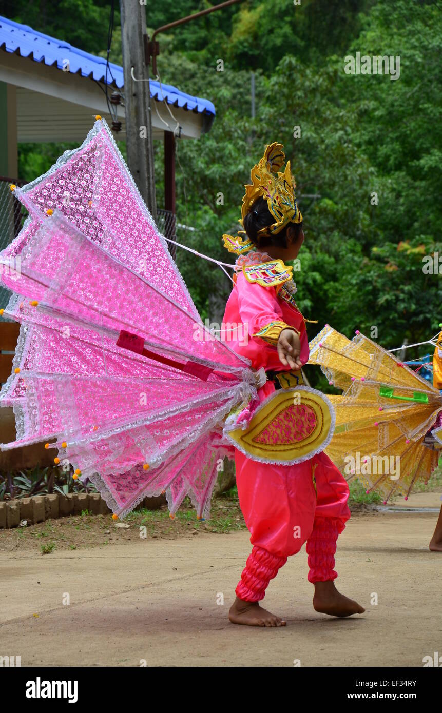 Children of Shan them show kinnari dance are culture and tradition of ...