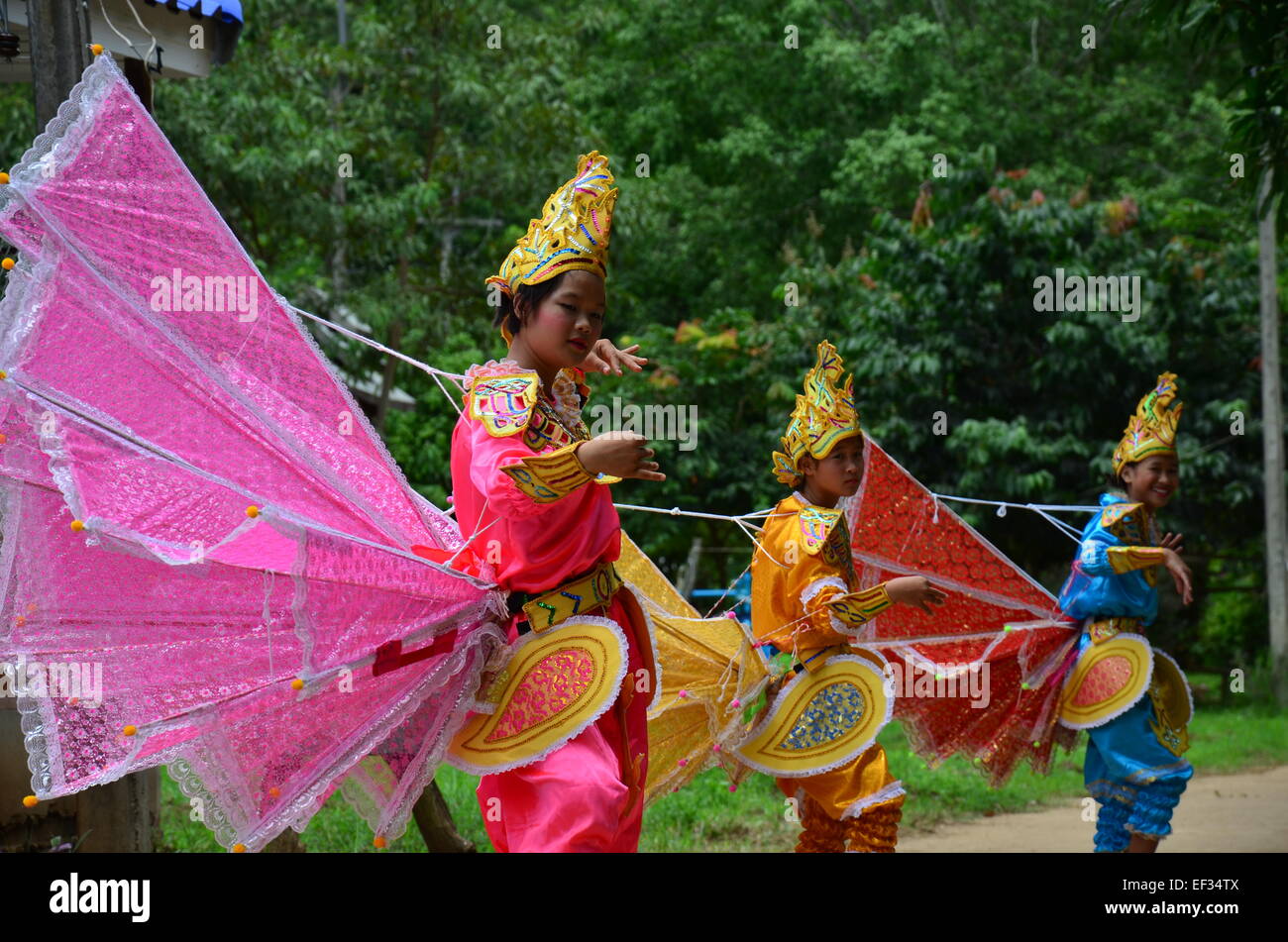 Children of Shan them show kinnari dance are culture and tradition of ...