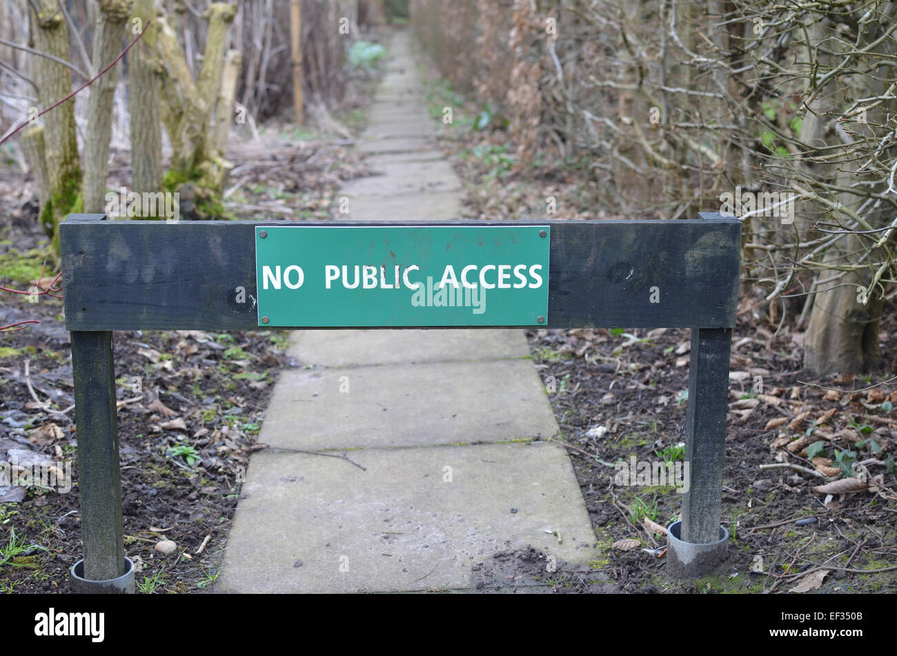 No public access sign Stock Photo - Alamy