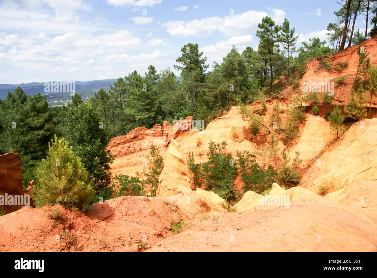 Luberon massif hi-res stock photography and images - Alamy