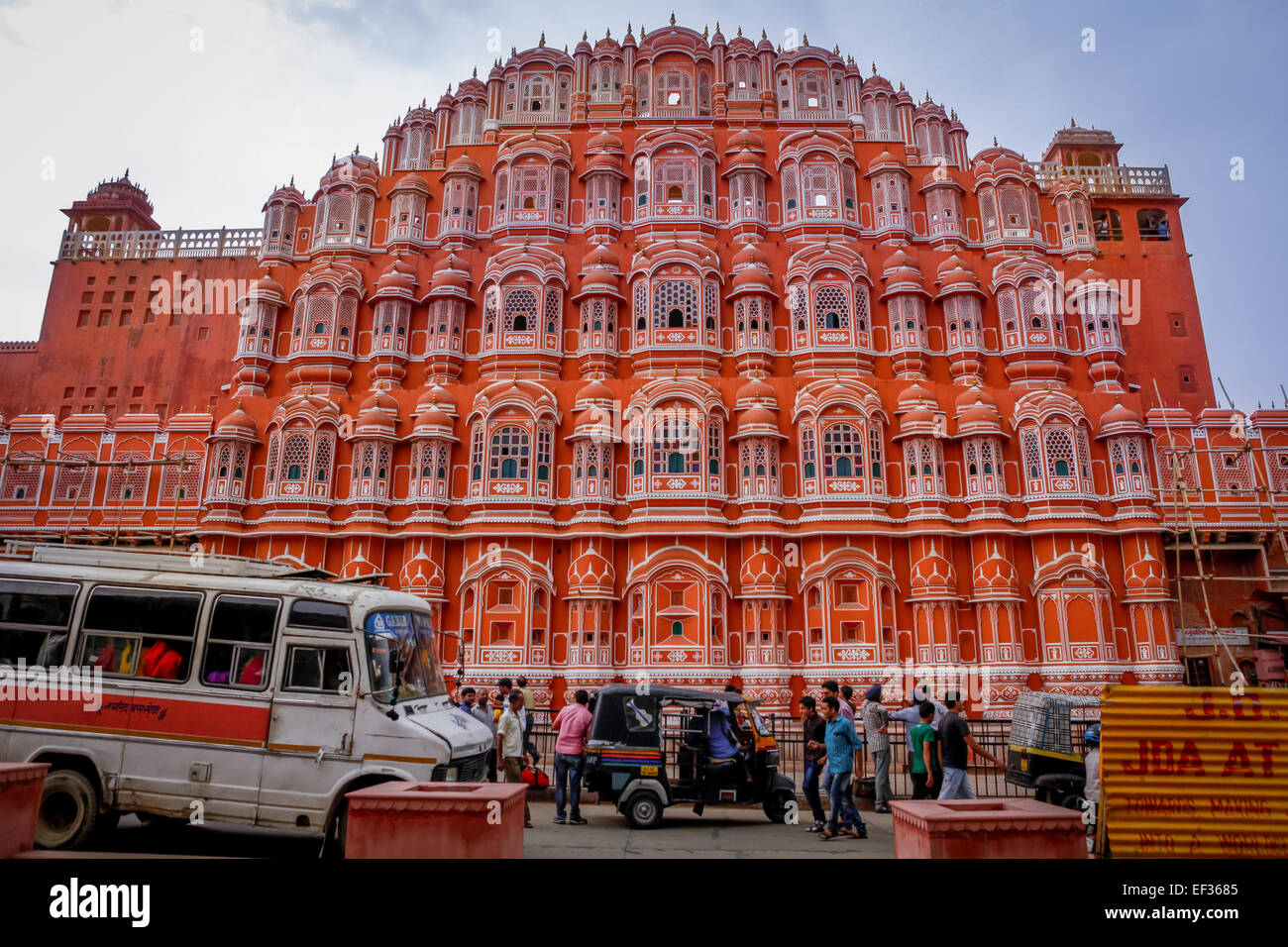 Hawa Mahal and traffic on the street below the ancient palace in Jaipur ...