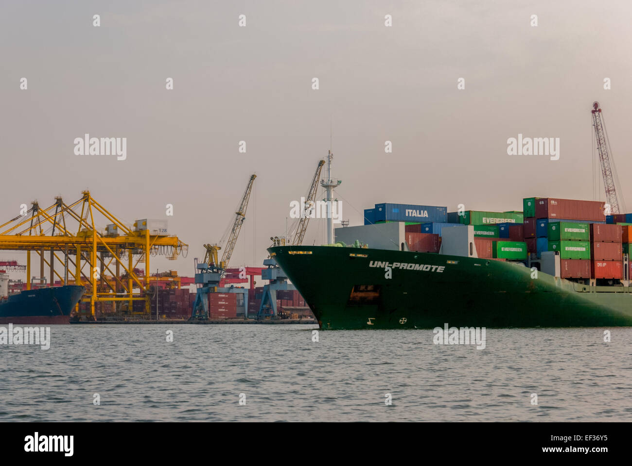 Port basin hi-res stock photography and images - Alamy