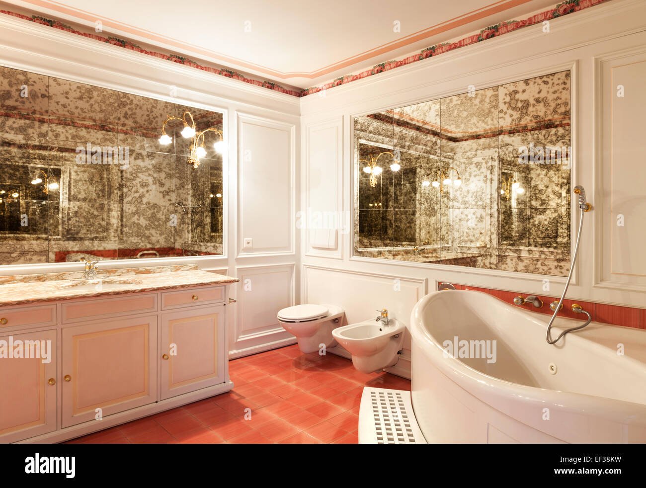Comfortable bathroom hi-res stock photography and images - Alamy