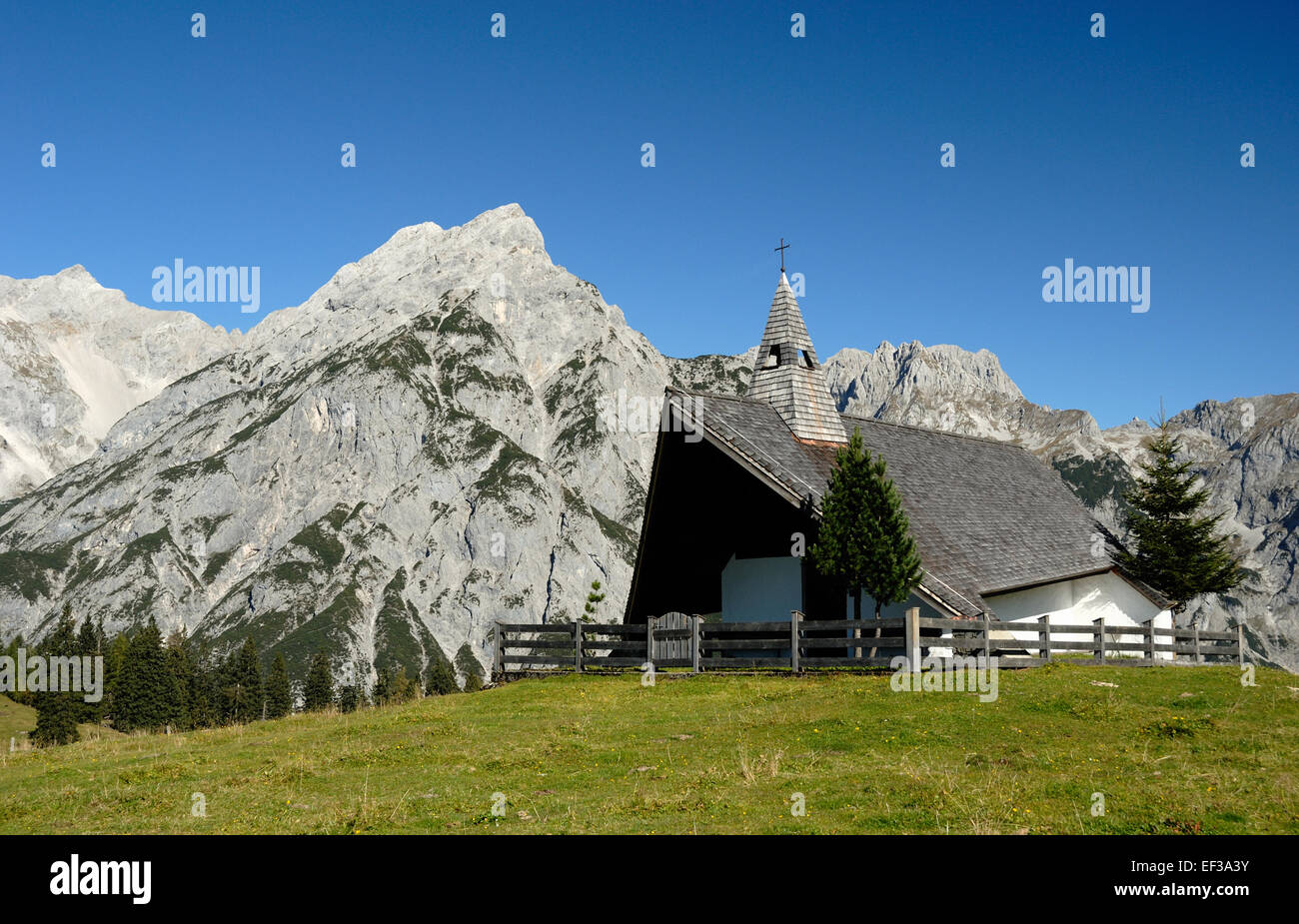 Kapelle auf der Walder Alm Stock Photo - Alamy