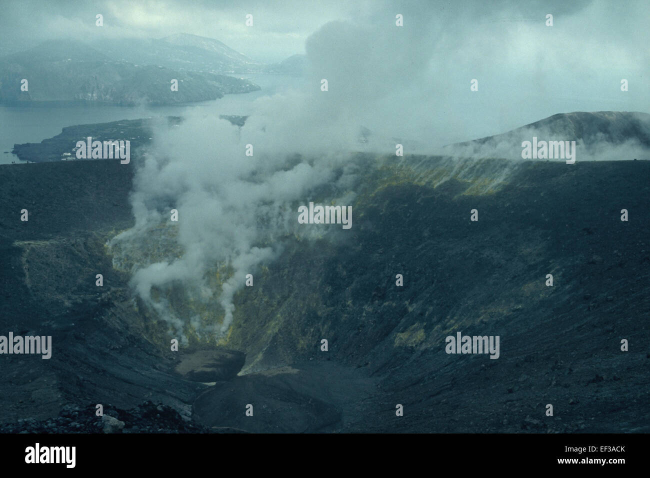 Fumarolen hi-res stock photography and images - Alamy