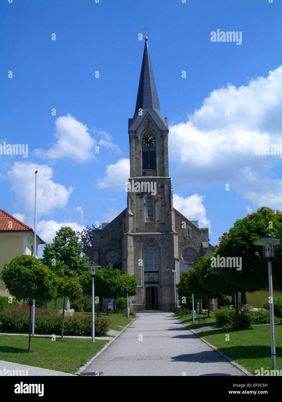 Romanesque architecture and sculpture hi-res stock photography and ...