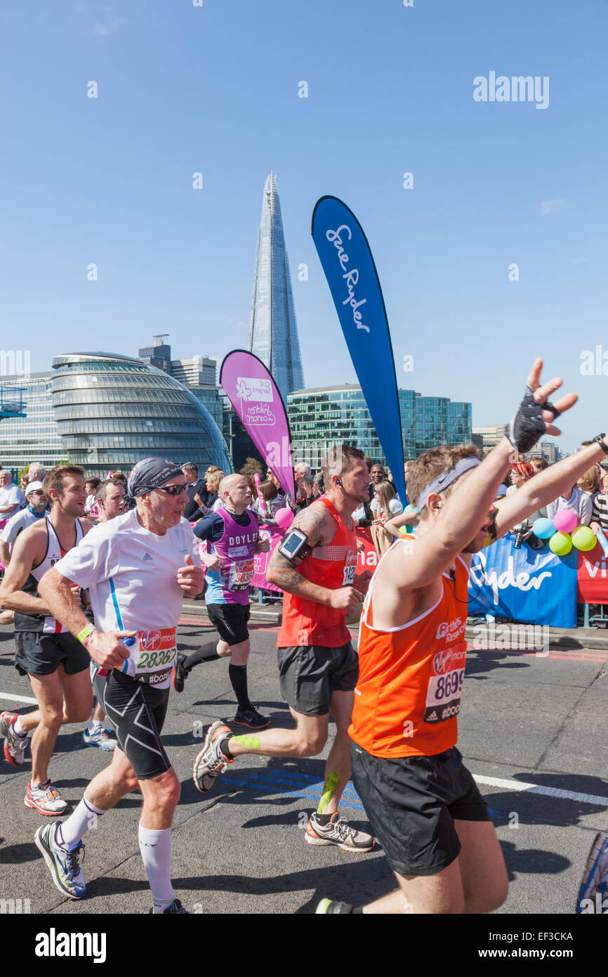 London bridge marathon hi-res stock photography and images - Alamy