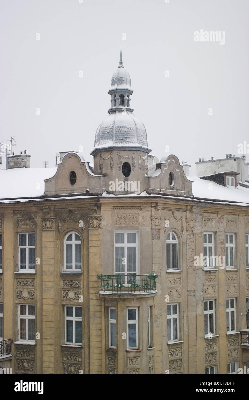 Krakow, Poland. 25th January, 2015. Poland Weather: The steady snowfall ...