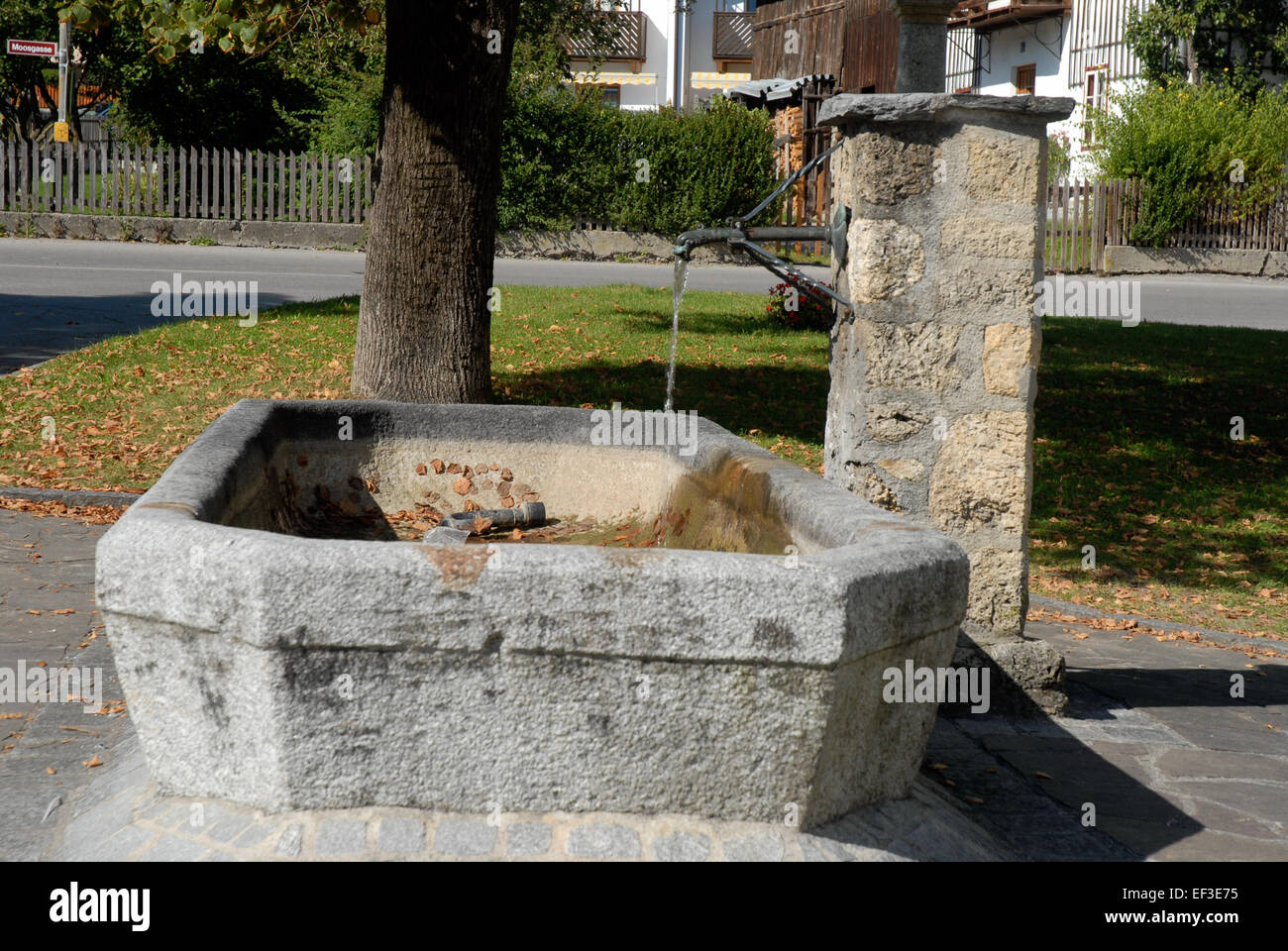This historical image of Thaur, specifically the 'Brunnen beim Purner ...