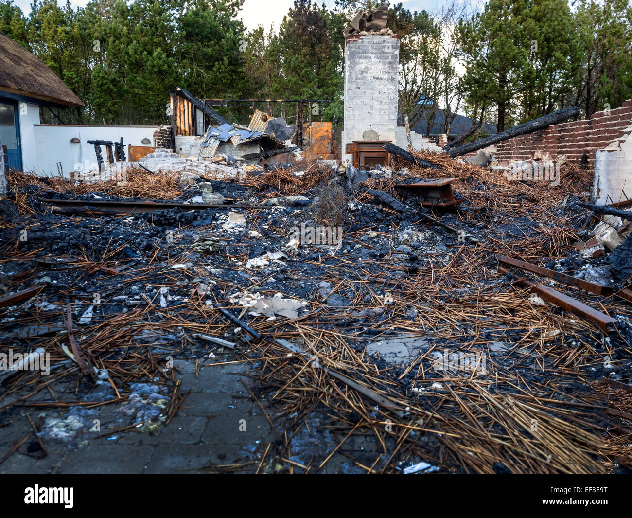 Burnt down fire damage hi-res stock photography and images - Alamy