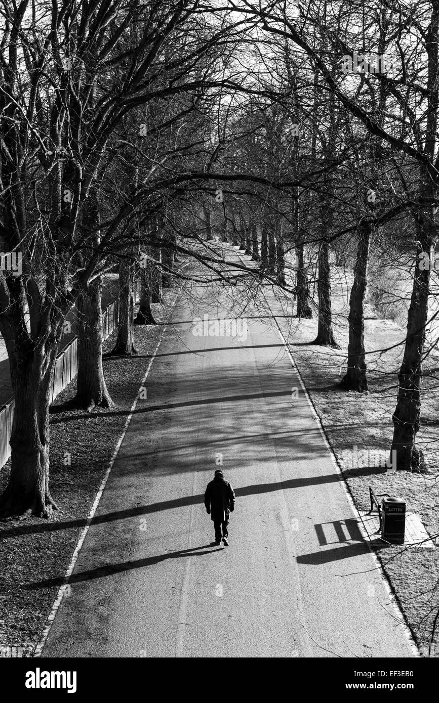 Lone figure walking hi-res stock photography and images - Alamy