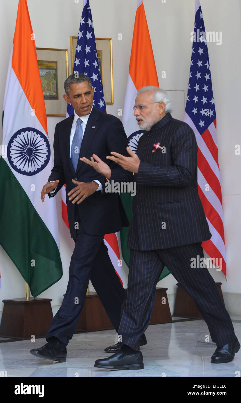 The Prime Minister, Shri Narendra Modi (left) while walking with the US ...