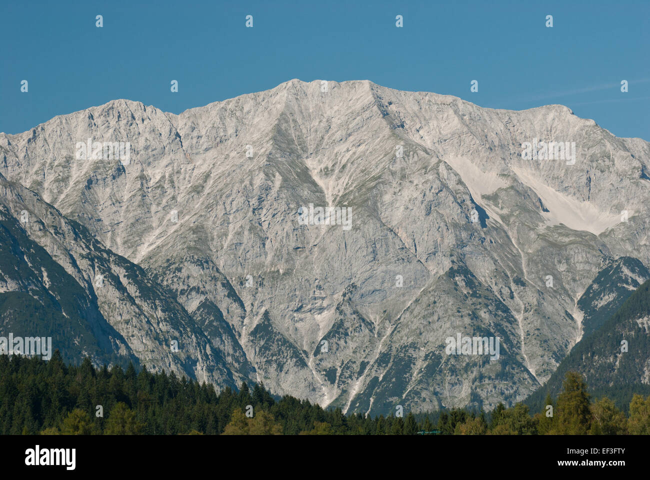 This image depicts the prominent peaks of Wettersteinkopf ...
