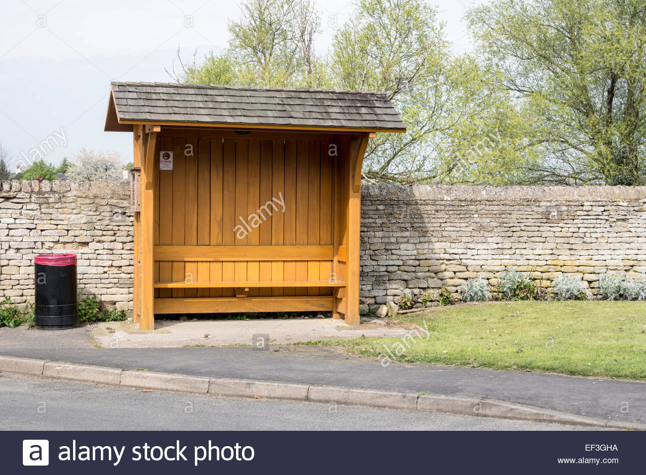 English Village Bus Stop High Resolution Stock Photography and Images ...