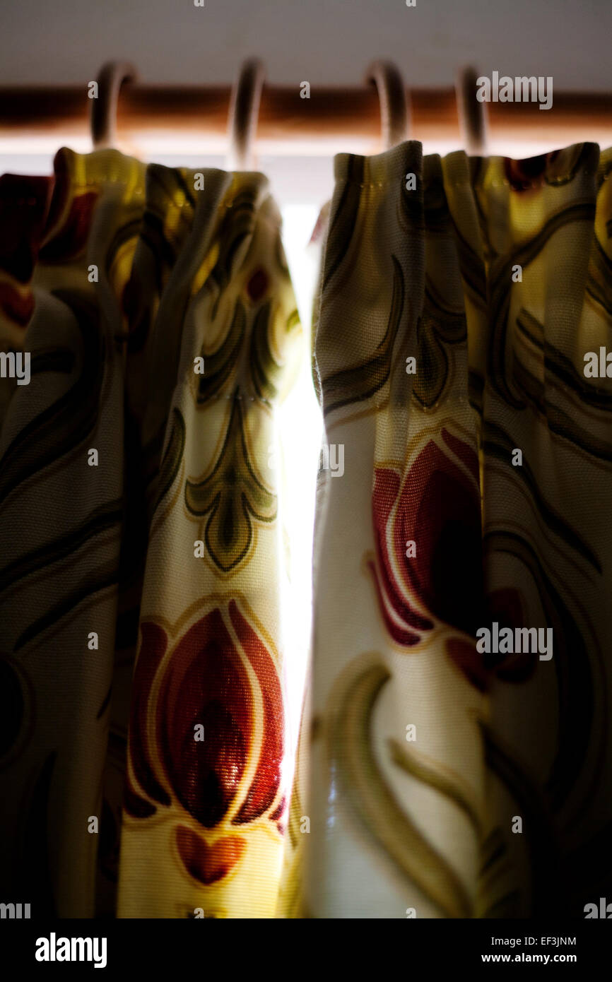 Closed curtains hi-res stock photography and images - Alamy