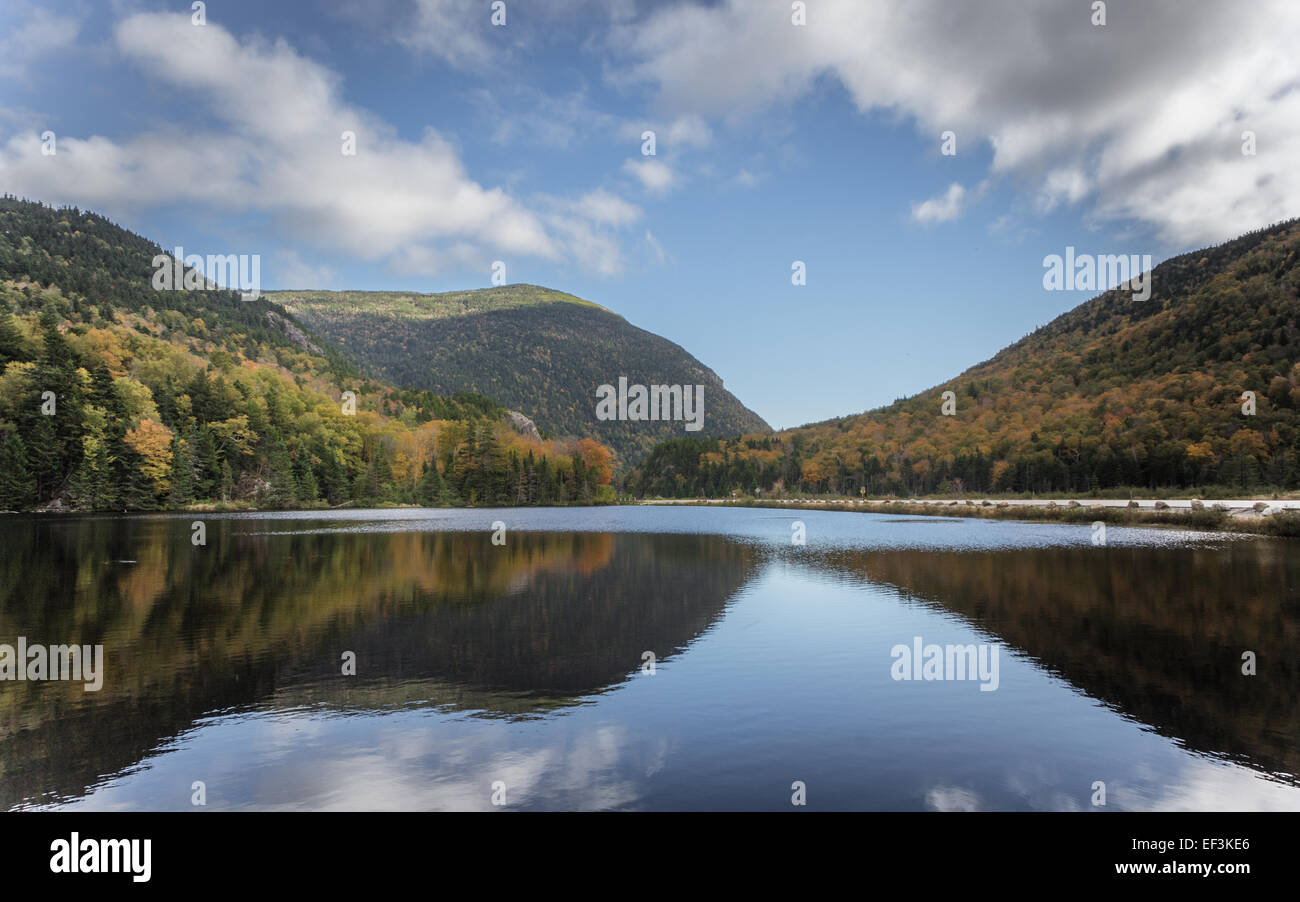 White mountains reflection - Saco lake in The White Mountains, New ...