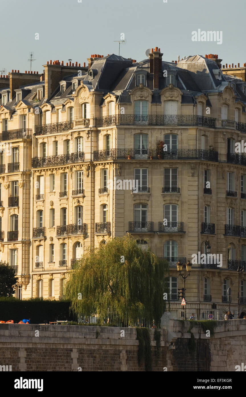 French apartment buildings apartments hi-res stock photography and ...