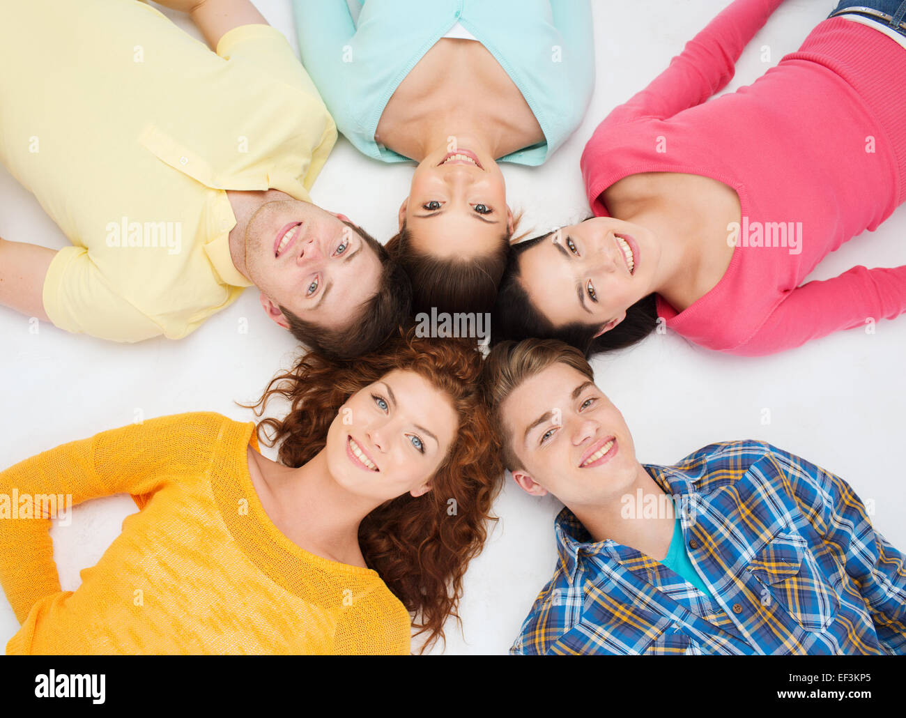 group of smiling teenagers Stock Photo - Alamy