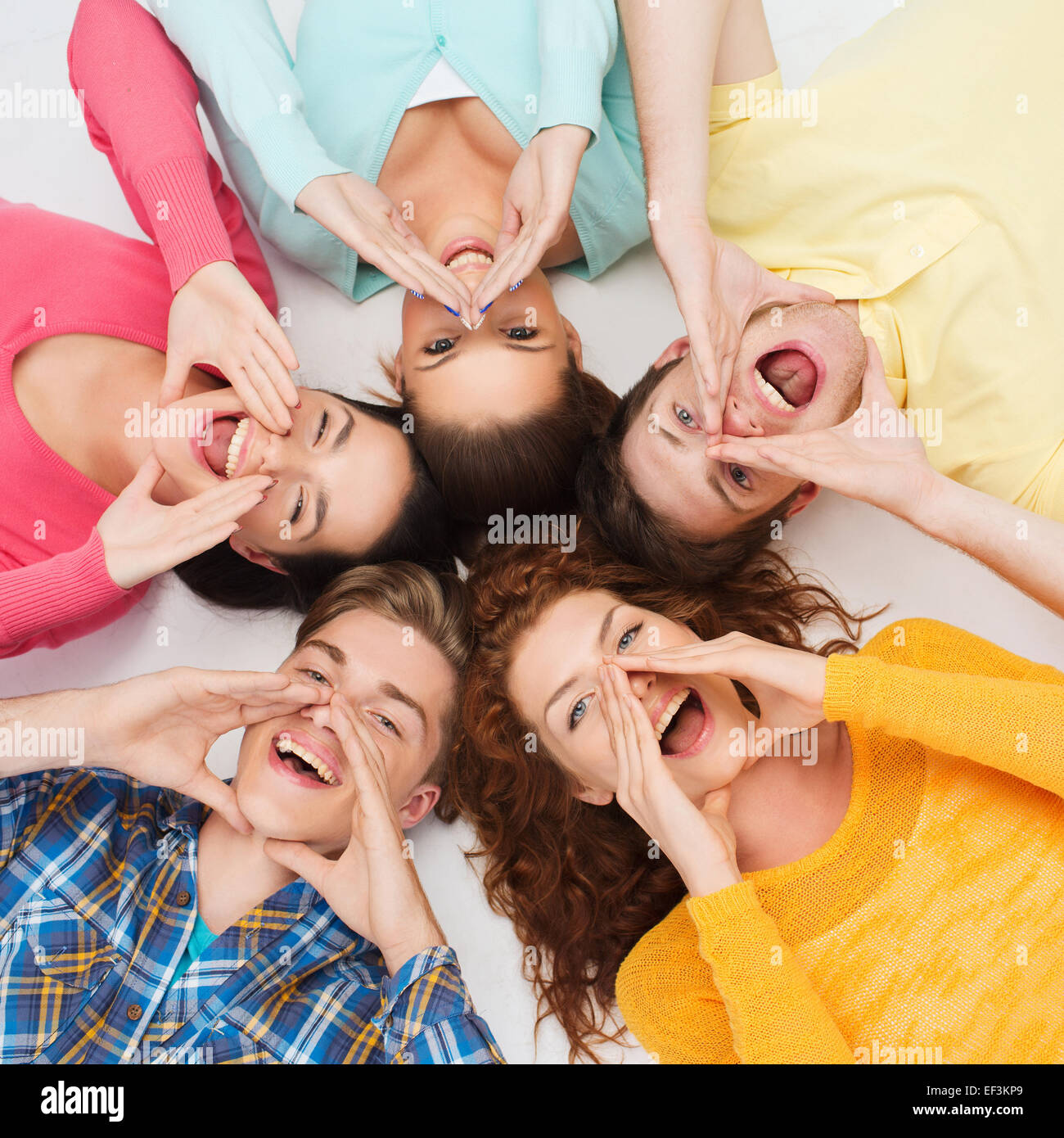 group of smiling teenagers Stock Photo - Alamy