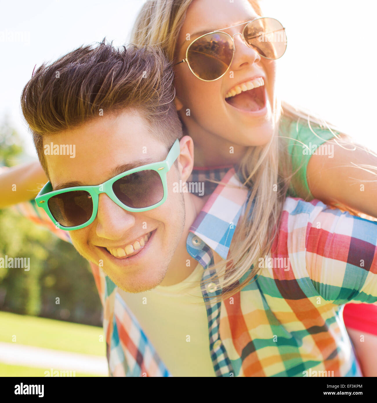 Teenage couple hi-res stock photography and images - Alamy