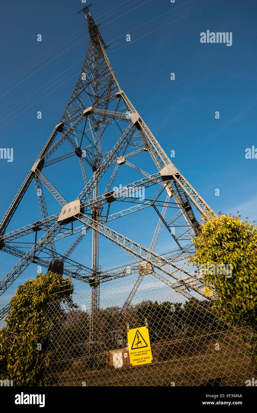 Warning sign on electricity pylon hi-res stock photography and images ...
