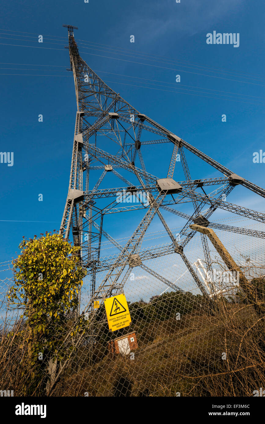 Warning sign on electricity pylon hi-res stock photography and images ...