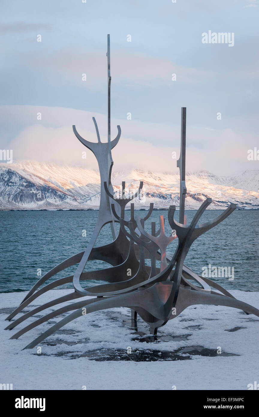 Sólfar Sun Voyager ship sculpture by Jon Gunnar Arnason and the Mount ...