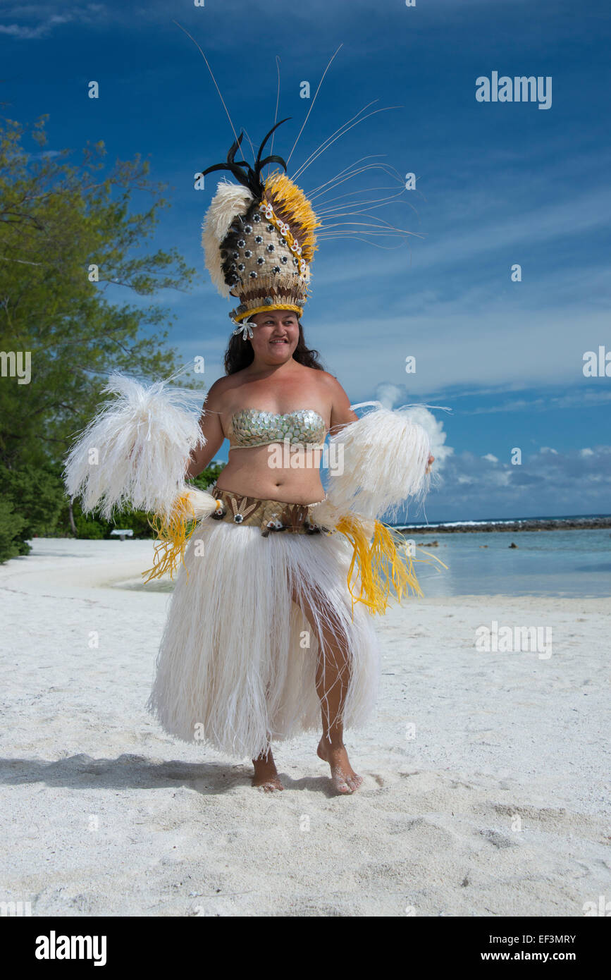 French Polynesia, Austral Islands, Raivavae. Polynesian welcome dance ...
