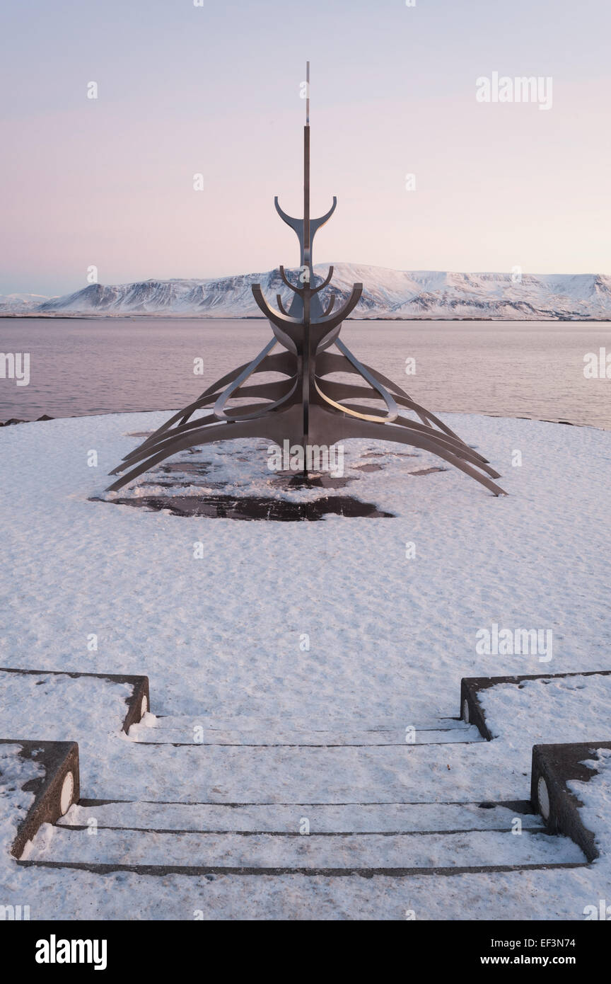 Sólfar Sun Voyager ship sculpture by Jon Gunnar Arnason and the Mount ...