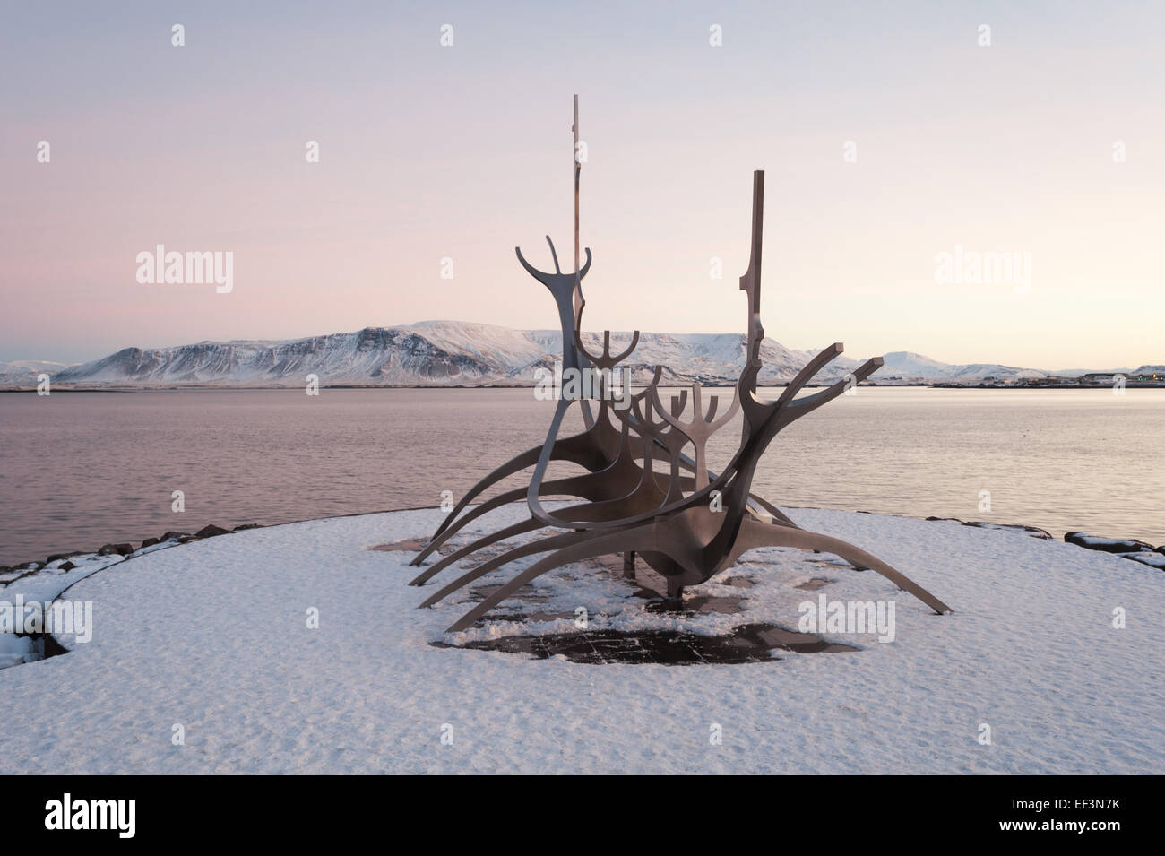 Sólfar Sun Voyager ship sculpture by Jon Gunnar Arnason and the Mount ...