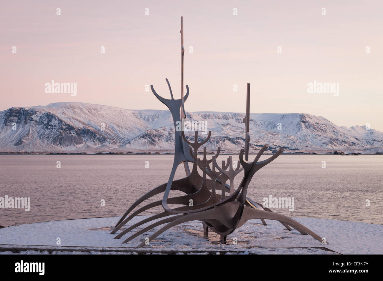 Sólfar Sun Voyager ship sculpture by Jon Gunnar Arnason and the Mount ...