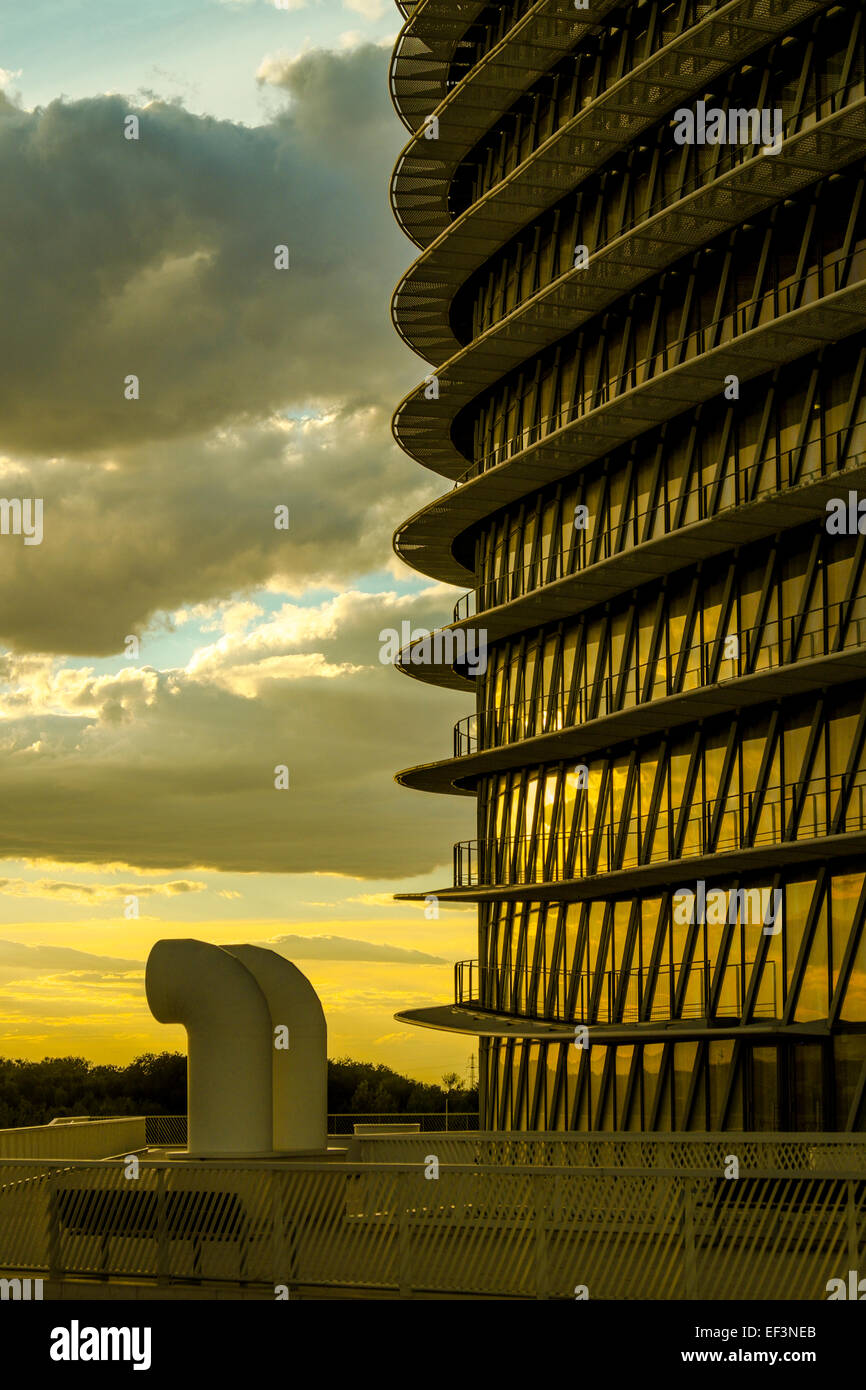 Sunset at Tower of Water, in Expozaragoza area. Saragossa, Aragón ...