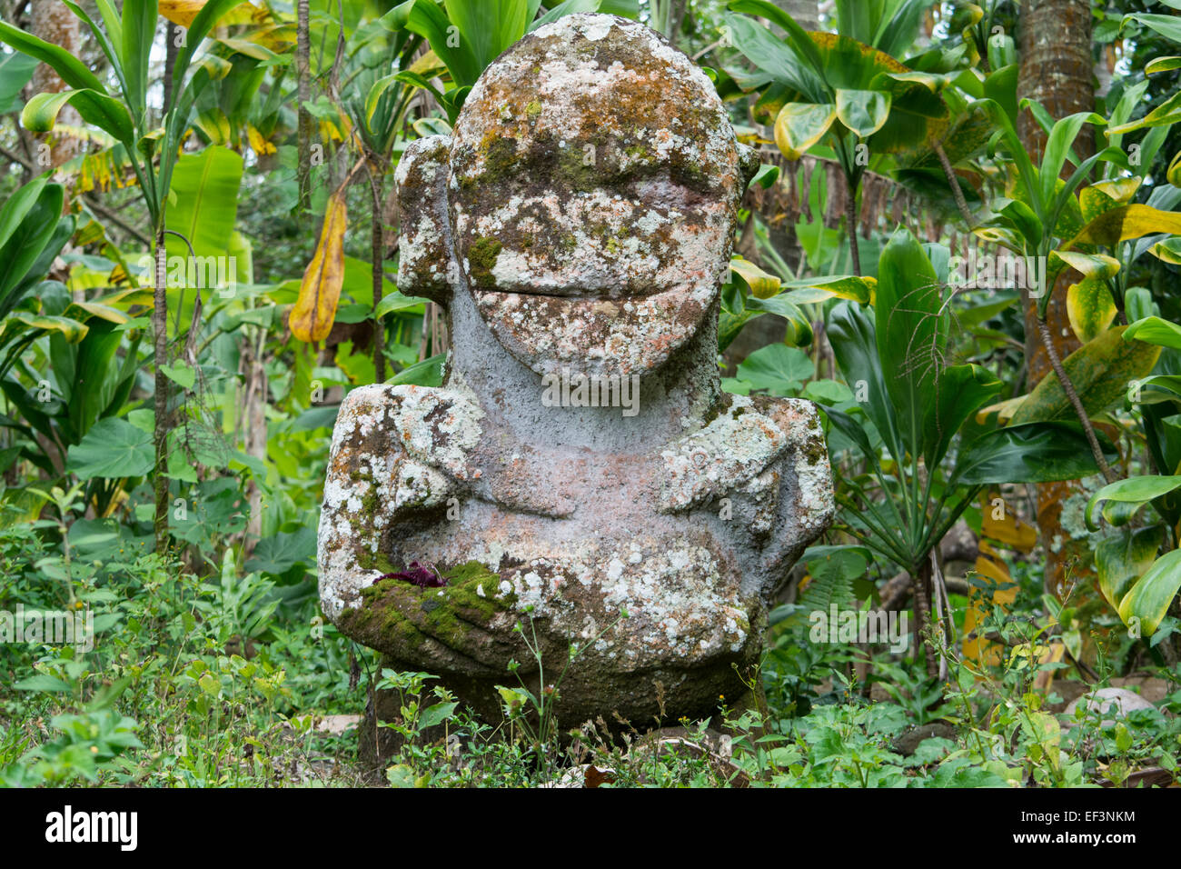 Raivavae statue hi-res stock photography and images - Alamy