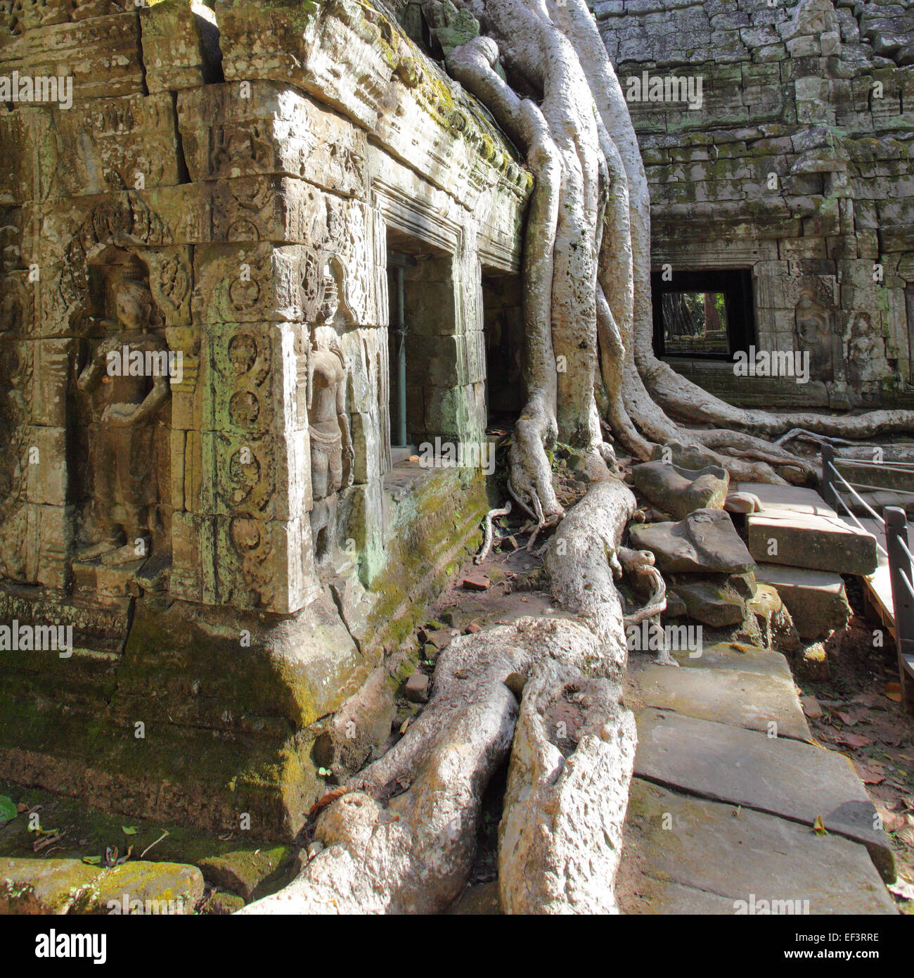 Cambodia temple building stone ruins hi-res stock photography and ...