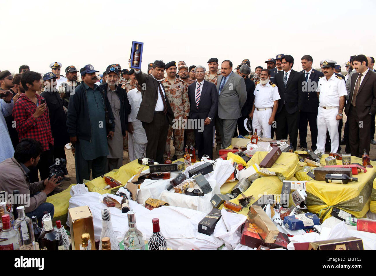 Pakistani customs officials hi-res stock photography and images - Alamy