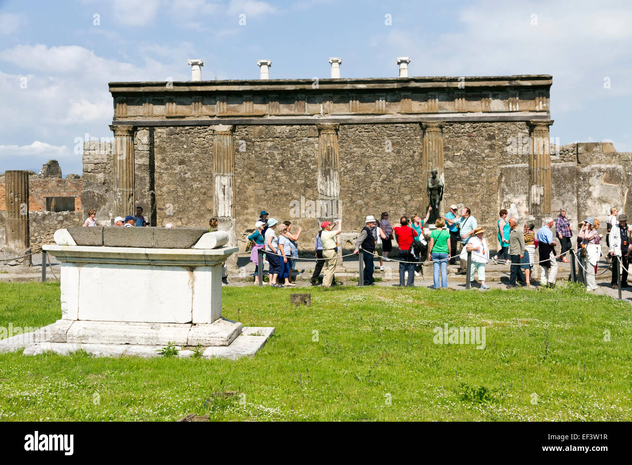 Pompeii forum hi-res stock photography and images - Alamy