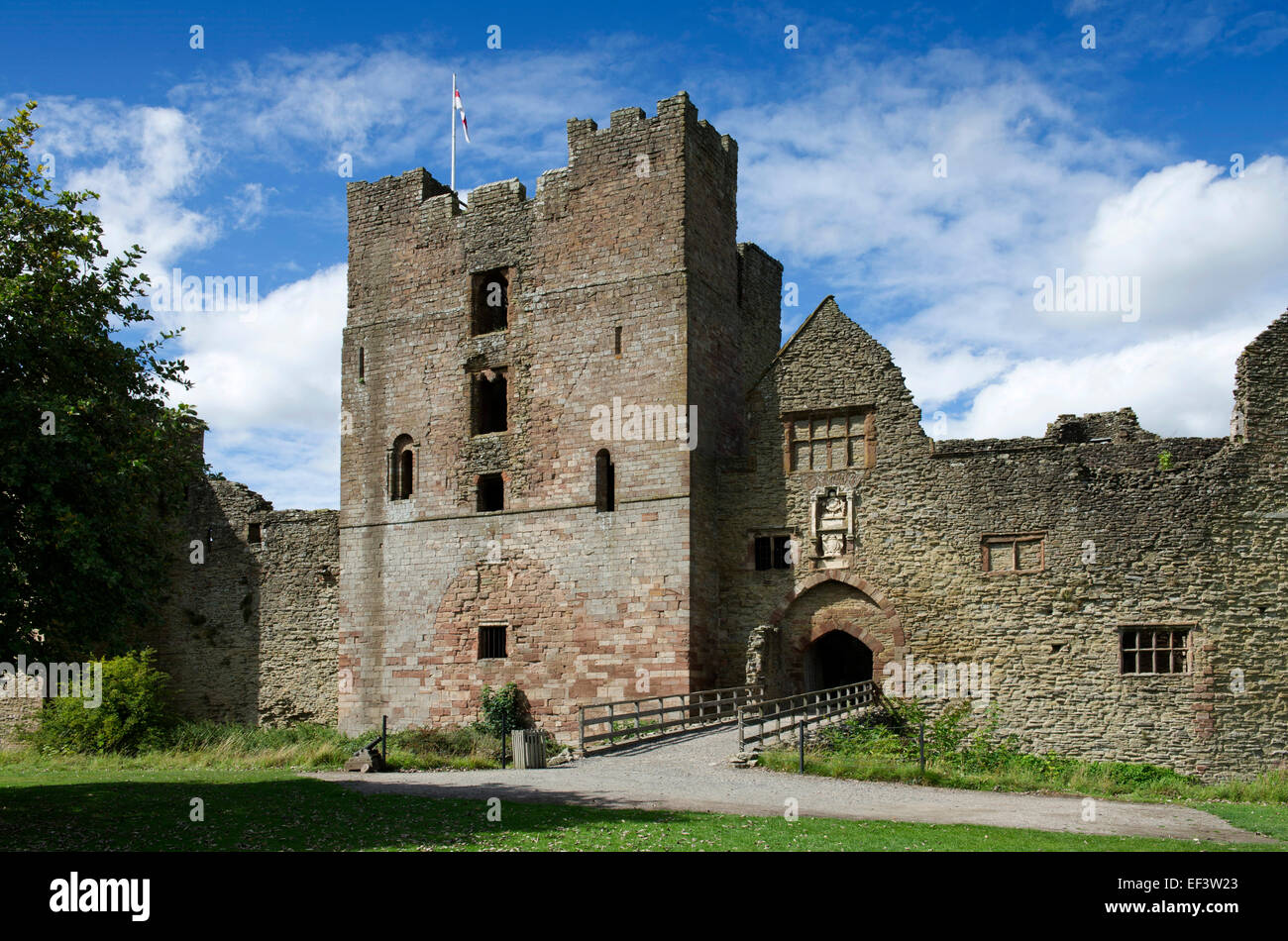 Ludlow castle ruins hi-res stock photography and images - Alamy