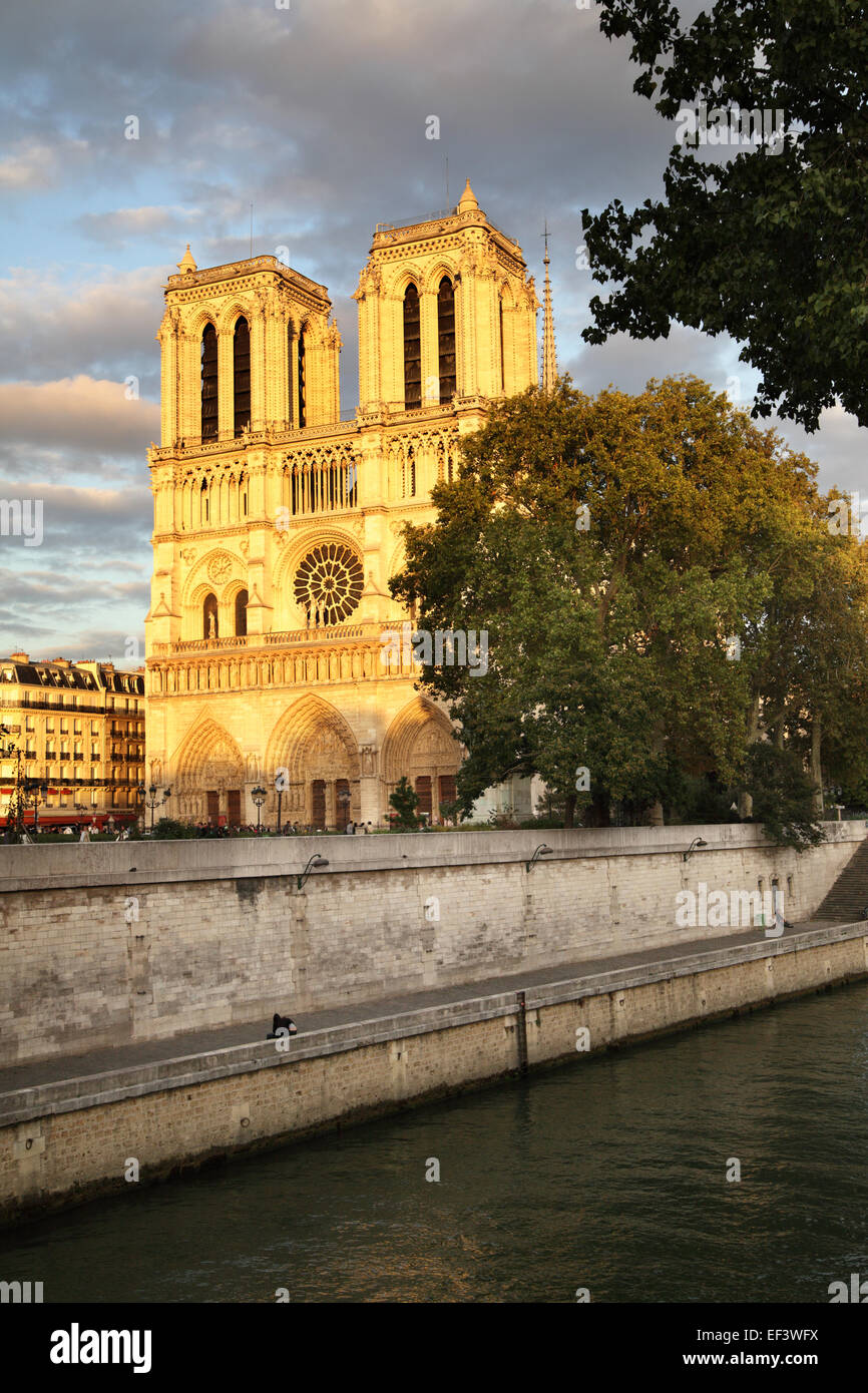Paris hdri hi-res stock photography and images - Alamy