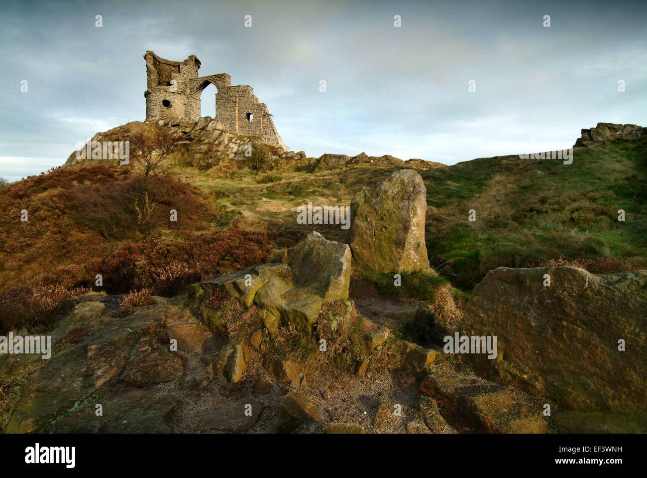 Mow Cop Castle in the village of Mow Cop, Staffordshire Stock Photo - Alamy