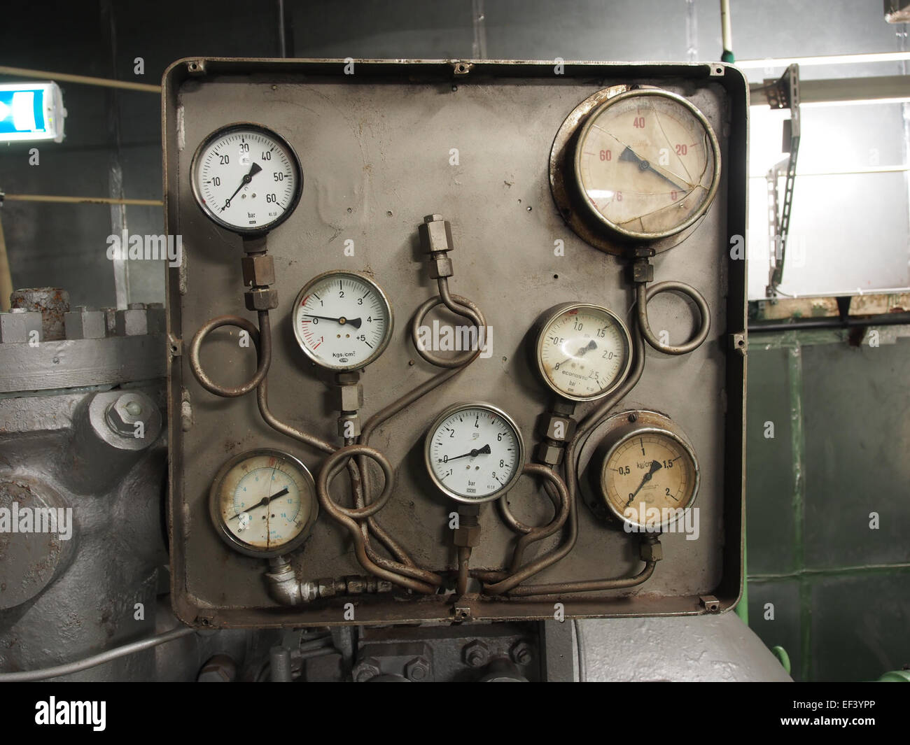 The photo shows the machine room (Machine kamer) of the SS Rotterdam, a ...
