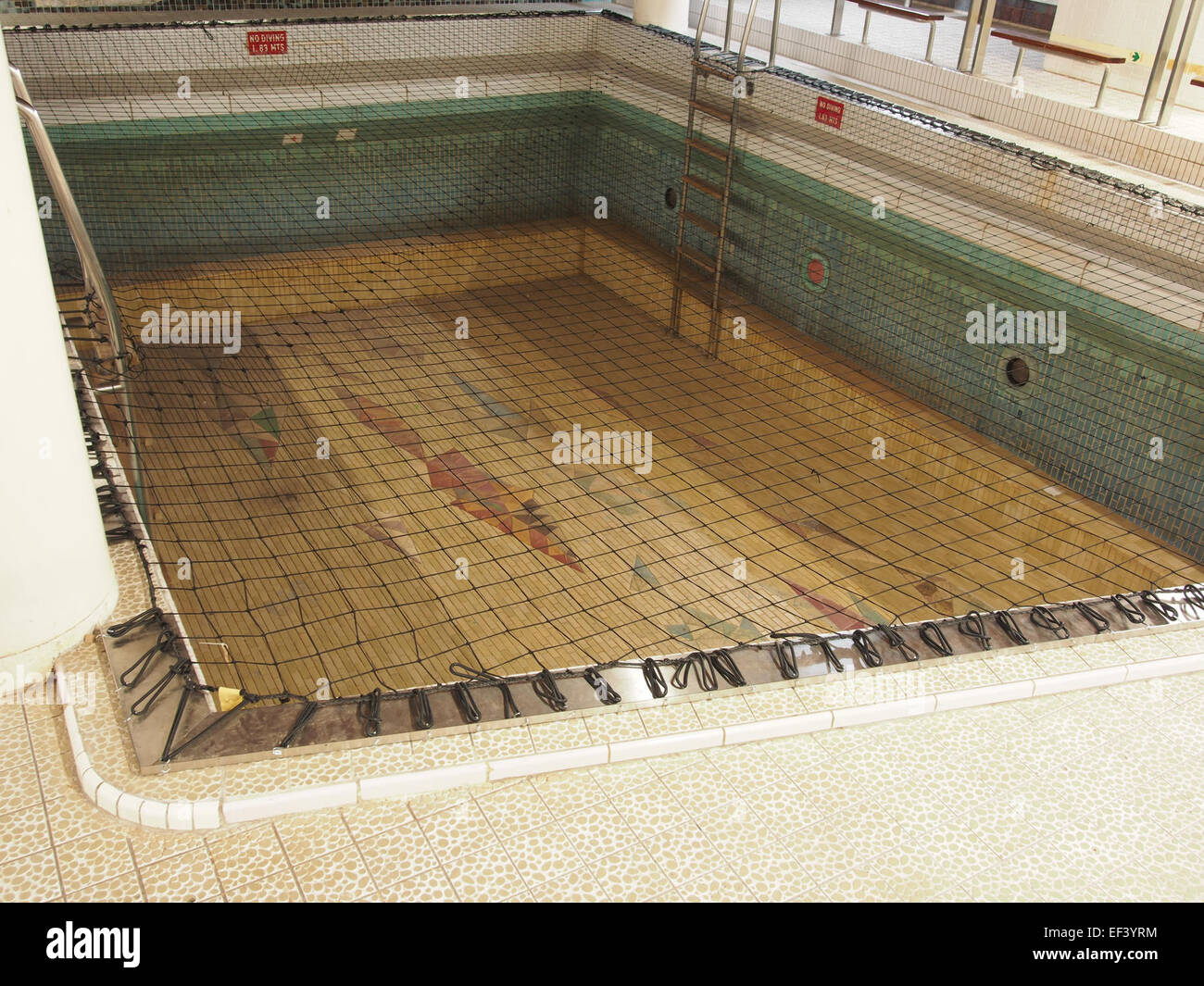 Zwembad hi-res stock photography and images - Alamy