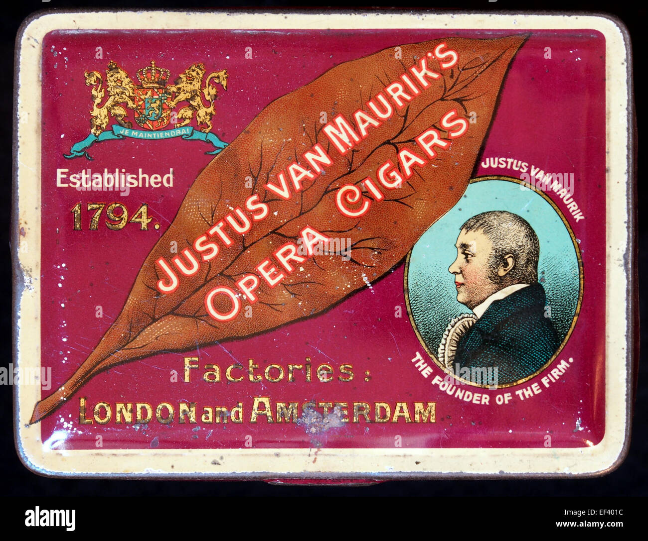 Vintage cigar tin from hi-res stock photography and images - Alamy