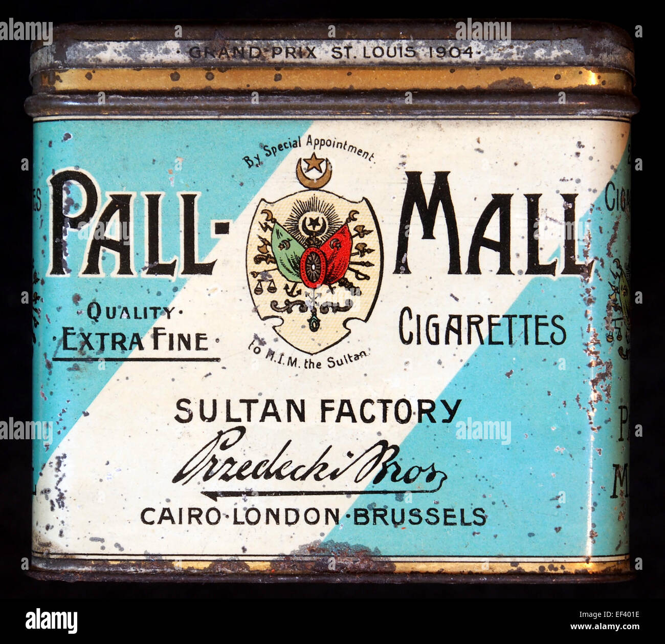 Pall mall cigarette pack hi-res stock photography and images - Alamy