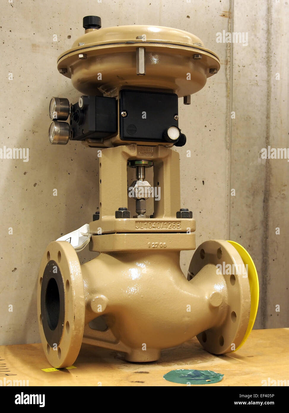 The Samson valve model 3277 is a device designed for controlling fluid ...