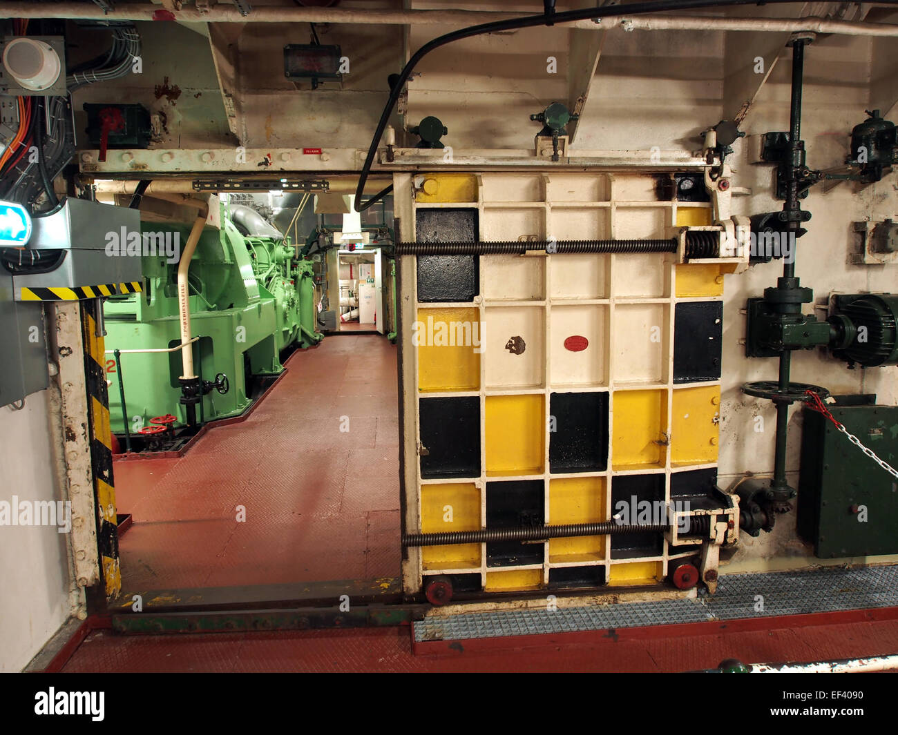 Bulkhead hi-res stock photography and images - Alamy