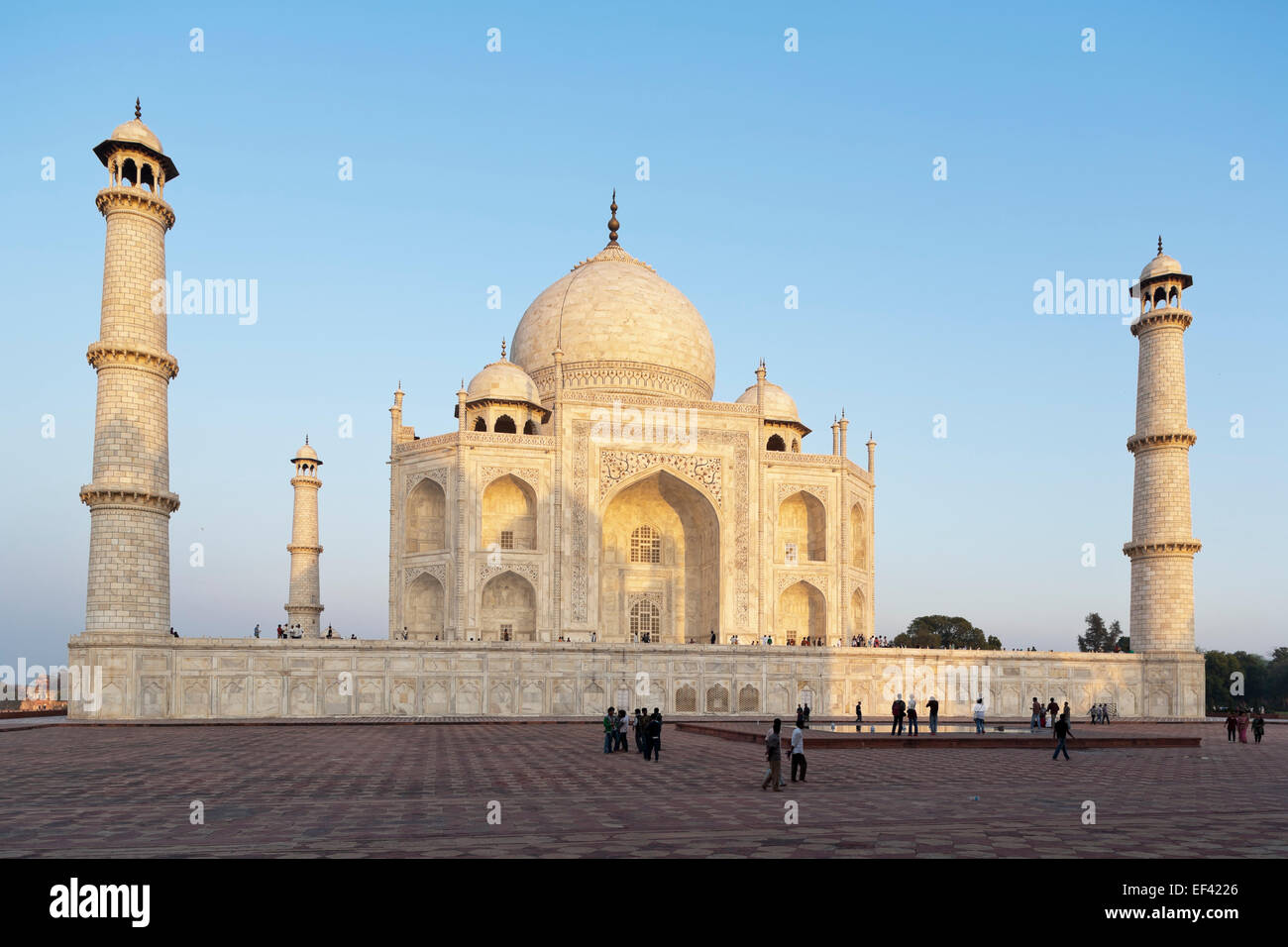 Taj mahal sunset tourists hi-res stock photography and images - Alamy