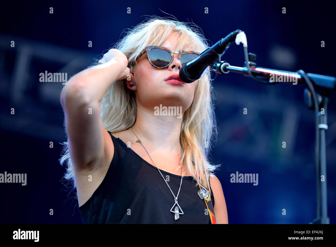 Niña barbie hi-res stock photography and images - Alamy